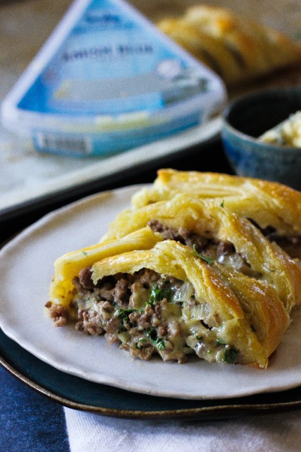 Beef blue cheese braided puff pastry - Berry&Maple