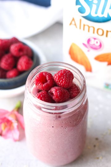 Raspberry banana oat breakfast smoothie (dairy free) - Berry&Maple