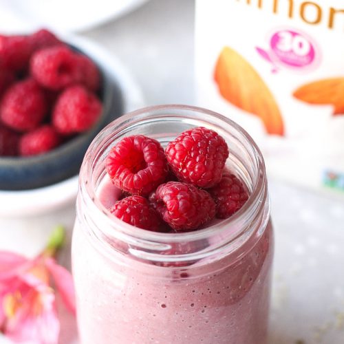 Raspberry banana oat breakfast smoothie (dairy free) - Berry&Maple